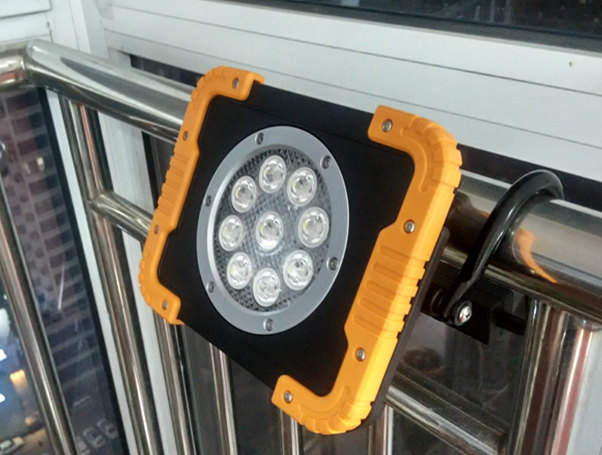 IP65 9x3W Portable LED Flood Lights With Handle And Rotatable Magnet Stand