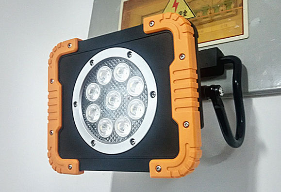IP65 9x3W Portable LED Flood Lights With Handle And Rotatable Magnet Stand