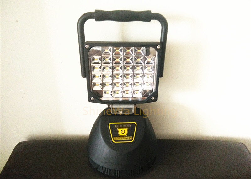 Rechargeable Hanging Led Work Light 2600 Lumen Durable With Magnet Base