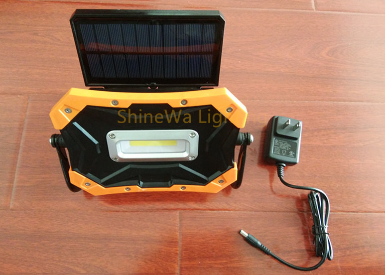 Portable Solar Rechargeable Led Work Light 900 Lumen With Adjustable Panel